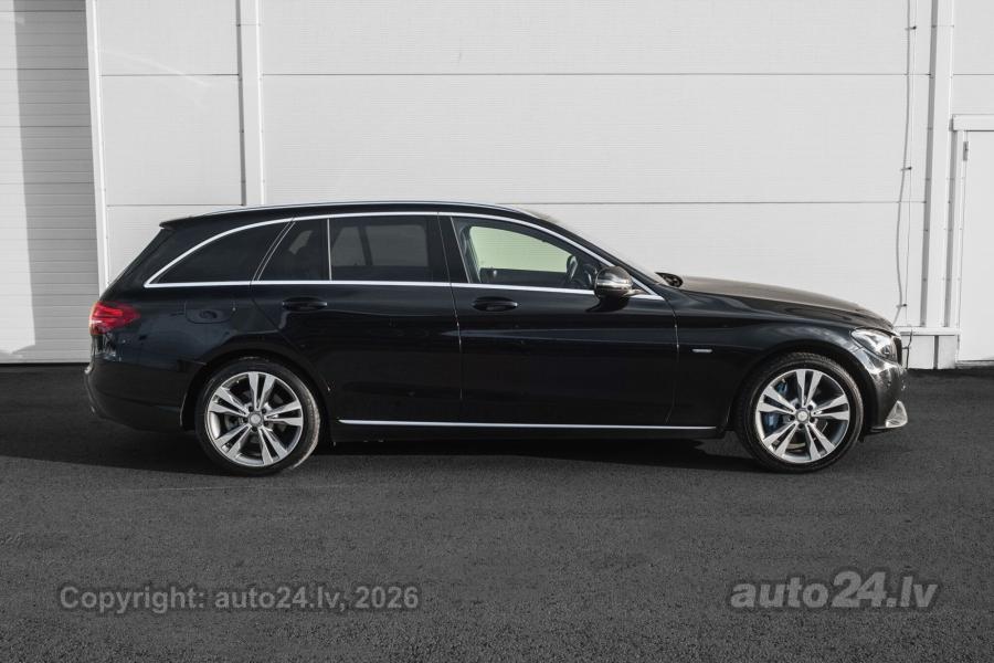 Melns Mercedes-Benz C-Class 2016 Tallina, ar dzinēja tilpumu 2.00 L un nobraukumu 155 tūkst. km par 13499 €, foto 5 vietnē AUTOMOTO.COM.LV