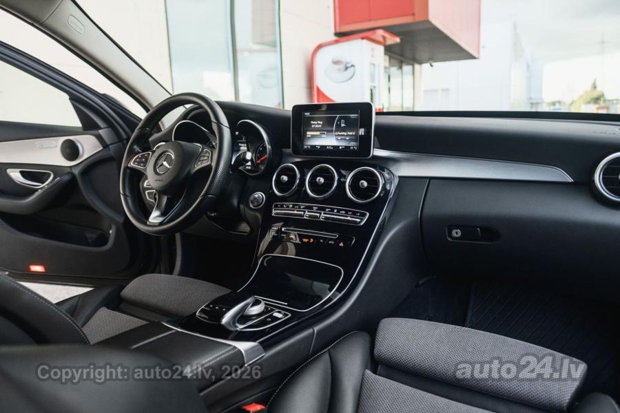 Melns Mercedes-Benz C-Class 2016 Tallina, ar dzinēja tilpumu 2.00 L un nobraukumu 155 tūkst. km par 13499 €, foto 10 vietnē AUTOMOTO.COM.LV
