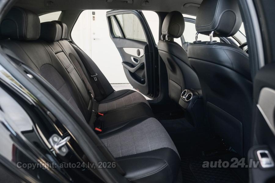 Melns Mercedes-Benz C-Class 2016 Tallina, ar dzinēja tilpumu 2.00 L un nobraukumu 155 tūkst. km par 13499 €, foto 12 vietnē AUTOMOTO.COM.LV
