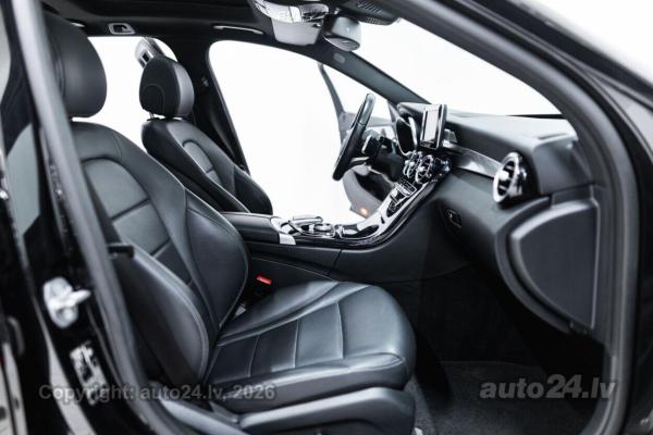 Melns Mercedes-Benz C-Class 2017 Tallina, ar dzinēja tilpumu 2.00 L un nobraukumu 150 tūkst. km par 14899 €, foto 11 vietnē AUTOMOTO.COM.LV