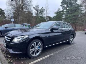 Melns Mercedes-Benz C-Class 2017 Tallina, ar dzinēja tilpumu 2.00 L un nobraukumu 122 tūkst. km par 12500 €, foto  vietnē AUTOMOTO.COM.LV