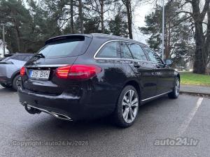 Melns Mercedes-Benz C-Class 2017 Tallina, ar dzinēja tilpumu 2.00 L un nobraukumu 122 tūkst. km par 12500 €, foto 3 vietnē AUTOMOTO.COM.LV