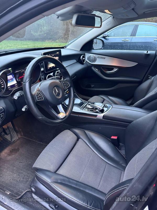 Melns Mercedes-Benz C-Class 2017 Tallina, ar dzinēja tilpumu 2.00 L un nobraukumu 122 tūkst. km par 12500 €, foto 7 vietnē AUTOMOTO.COM.LV