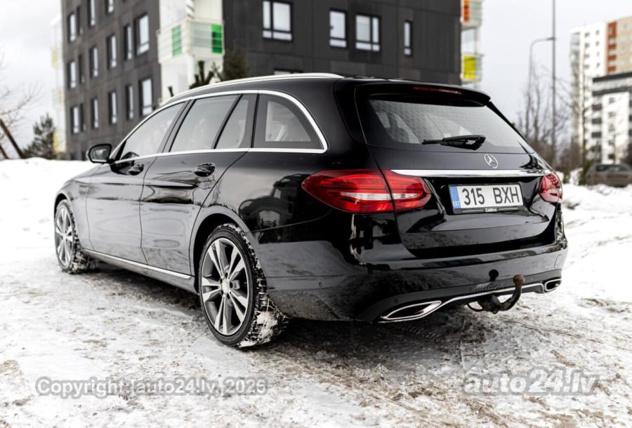 Black Mercedes-Benz C-Class 2017 in Tallinn, with an engine capacity of 2.00 L and mileage of 123 thousand km for 12990 €, photo 4 on AUTOMOTO.COM.LV
