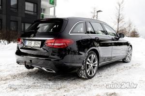 Black Mercedes-Benz C-Class 2017 in Tallinn, with an engine capacity of 2.00 L and mileage of 123 thousand km for 12990 €, photo 6 on AUTOMOTO.COM.LV