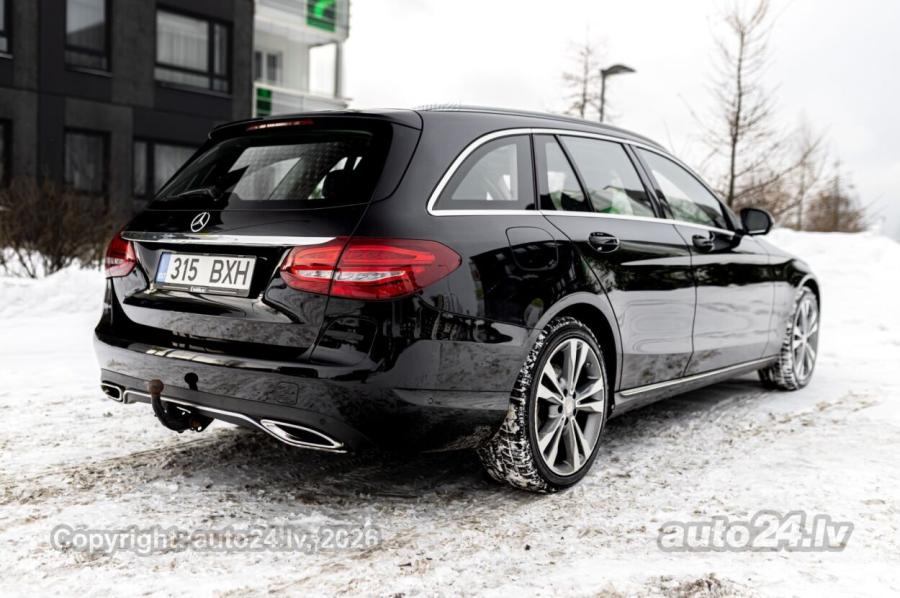 Black Mercedes-Benz C-Class 2017 in Tallinn, with an engine capacity of 2.00 L and mileage of 123 thousand km for 12990 €, photo 6 on AUTOMOTO.COM.LV