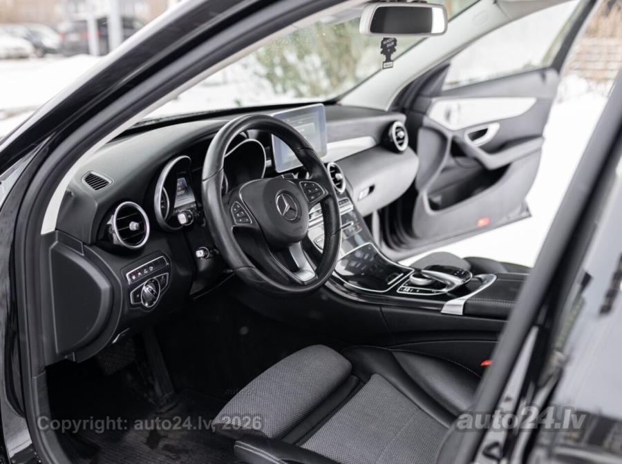 Black Mercedes-Benz C-Class 2017 in Tallinn, with an engine capacity of 2.00 L and mileage of 123 thousand km for 12990 €, photo 7 on AUTOMOTO.COM.LV