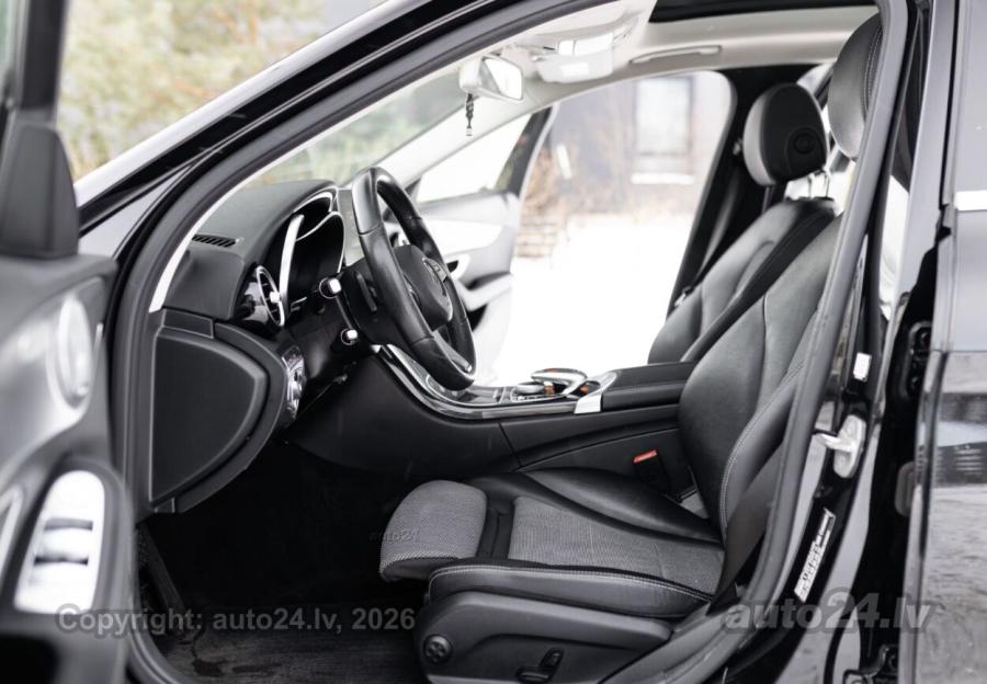 Black Mercedes-Benz C-Class 2017 in Tallinn, with an engine capacity of 2.00 L and mileage of 123 thousand km for 12990 €, photo 8 on AUTOMOTO.COM.LV
