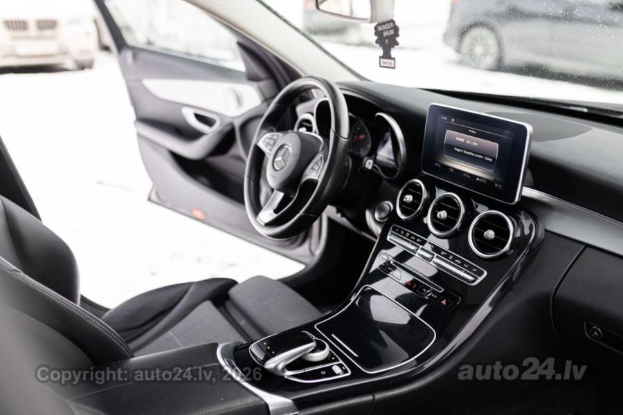 Black Mercedes-Benz C-Class 2017 in Tallinn, with an engine capacity of 2.00 L and mileage of 123 thousand km for 12990 €, photo 9 on AUTOMOTO.COM.LV