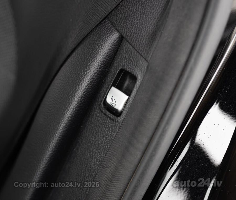 Black Mercedes-Benz C-Class 2017 in Tallinn, with an engine capacity of 2.00 L and mileage of 123 thousand km for 12990 €, photo 13 on AUTOMOTO.COM.LV