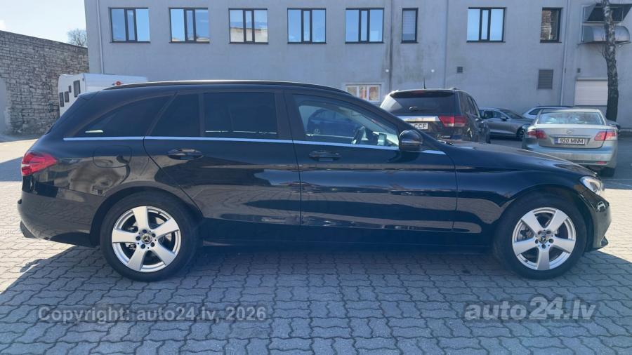 Melns Mercedes-Benz C-Class 2017 Tallina, ar dzinēja tilpumu 2.10 L un nobraukumu 275 tūkst. km par 11999 €, foto 4 vietnē AUTOMOTO.COM.LV