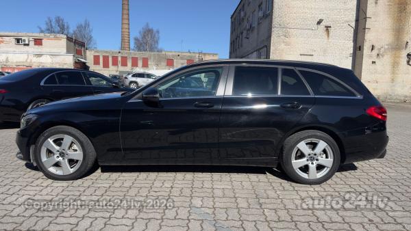 Melns Mercedes-Benz C-Class 2017 Tallina, ar dzinēja tilpumu 2.10 L un nobraukumu 275 tūkst. km par 11999 €, foto 4 vietnē AUTOMOTO.COM.LV
