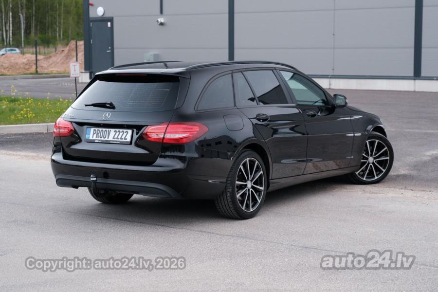 Melns Mercedes-Benz C-Class 2017 Tartu, ar dzinēja tilpumu 2.10 L un nobraukumu 286 tūkst. km par 11850 €, foto 3 vietnē AUTOMOTO.COM.LV