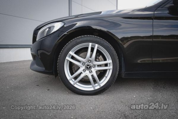 Black Mercedes-Benz C-Class 2017 in Tartu, with an engine capacity of 2.10 L and mileage of 254 thousand km for 11950 €, photo 9 on AUTOMOTO.COM.LV