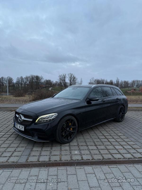 Black Mercedes-Benz C-Class 2018 in Tartu, with an engine capacity of 2.00 L and mileage of 200 thousand km for 22500 €, photo 3 on AUTOMOTO.COM.LV