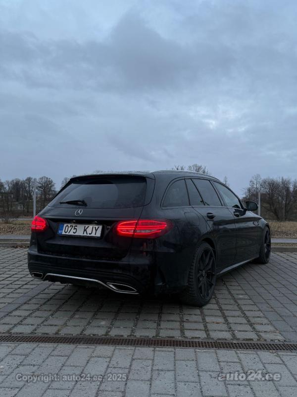 Black Mercedes-Benz C-Class 2018 in Tartu, with an engine capacity of 2.00 L and mileage of 200 thousand km for 22500 €, photo 4 on AUTOMOTO.COM.LV