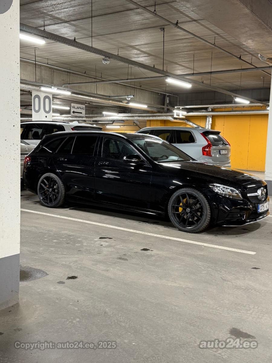 Black Mercedes-Benz C-Class 2018 in Tartu, with an engine capacity of 2.00 L and mileage of 200 thousand km for 22500 €, photo 2 on AUTOMOTO.COM.LV