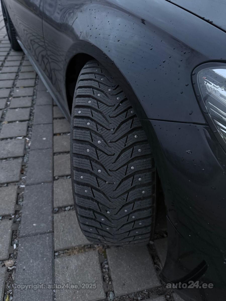 Black Mercedes-Benz C-Class 2018 in Tartu, with an engine capacity of 2.00 L and mileage of 200 thousand km for 22500 €, photo 14 on AUTOMOTO.COM.LV