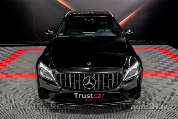 Black Mercedes-Benz C-Class 2018 in Parnu, with an engine capacity of 2.00 L and mileage of 297 thousand km for 15999 €, photo 2 on AUTOMOTO.COM.LV