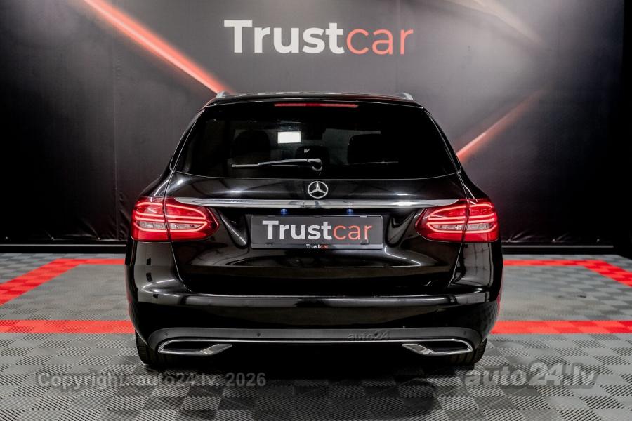 Black Mercedes-Benz C-Class 2018 in Parnu, with an engine capacity of 2.00 L and mileage of 297 thousand km for 15999 €, photo 12 on AUTOMOTO.COM.LV