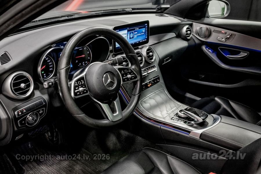 Black Mercedes-Benz C-Class 2018 in Parnu, with an engine capacity of 2.00 L and mileage of 297 thousand km for 15999 €, photo 18 on AUTOMOTO.COM.LV