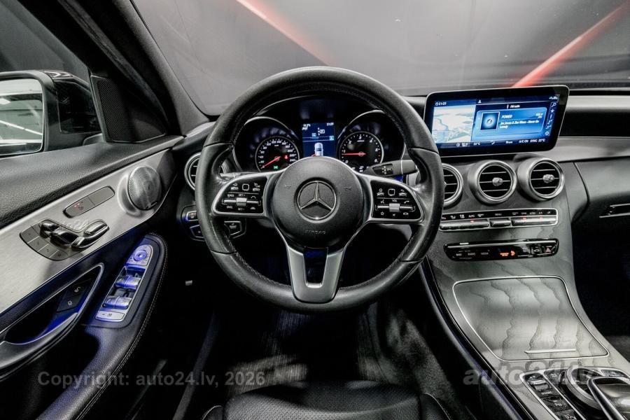 Black Mercedes-Benz C-Class 2018 in Parnu, with an engine capacity of 2.00 L and mileage of 297 thousand km for 15999 €, photo 19 on AUTOMOTO.COM.LV