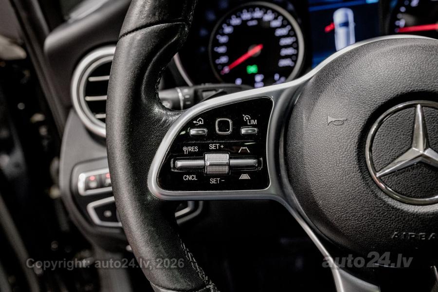Black Mercedes-Benz C-Class 2018 in Parnu, with an engine capacity of 2.00 L and mileage of 297 thousand km for 15999 €, photo 25 on AUTOMOTO.COM.LV