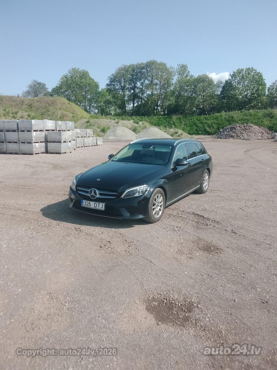 Melns Mercedes-Benz C-Class 2018 Rakvere, ar dzinēja tilpumu 2.00 L un nobraukumu 256 tūkst. km par 12800 €, foto 1 vietnē AUTOMOTO.COM.LV