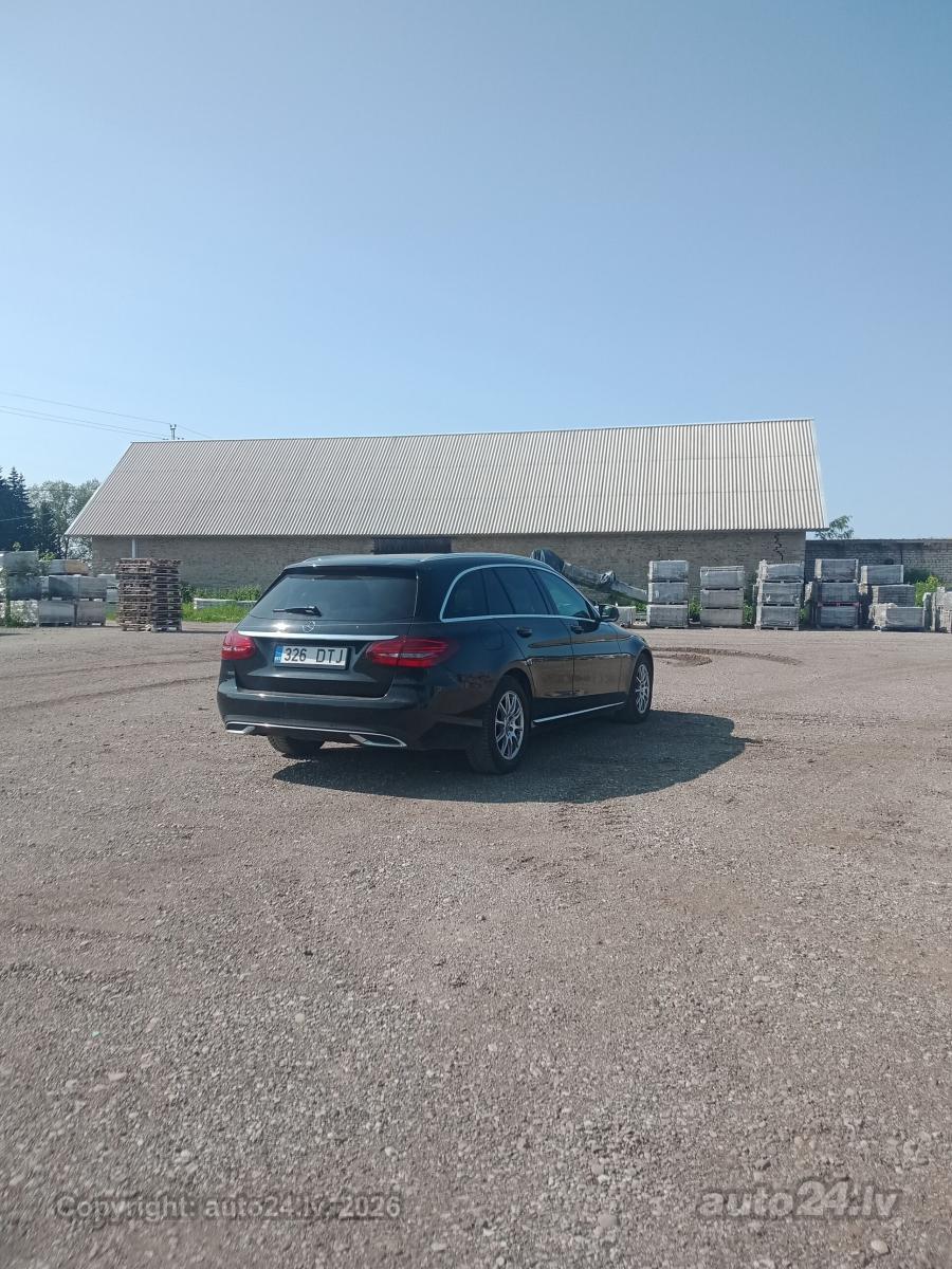 Melns Mercedes-Benz C-Class 2018 Rakvere, ar dzinēja tilpumu 2.00 L un nobraukumu 256 tūkst. km par 12800 €, foto 5 vietnē AUTOMOTO.COM.LV