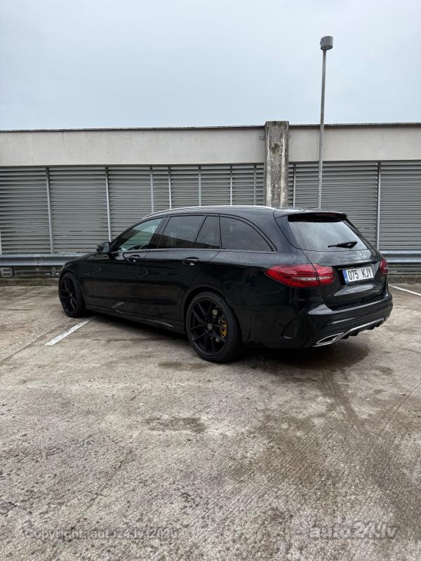Melns Mercedes-Benz C-Class 2018 Tallina, ar dzinēja tilpumu 2.00 L un nobraukumu 220 tūkst. km par 19500 €, foto 3 vietnē AUTOMOTO.COM.LV