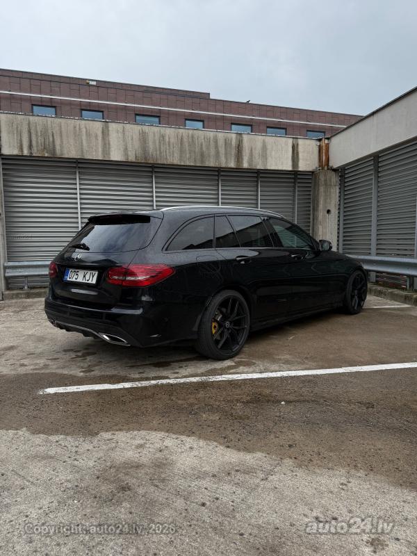 Melns Mercedes-Benz C-Class 2018 Tallina, ar dzinēja tilpumu 2.00 L un nobraukumu 220 tūkst. km par 19500 €, foto 4 vietnē AUTOMOTO.COM.LV