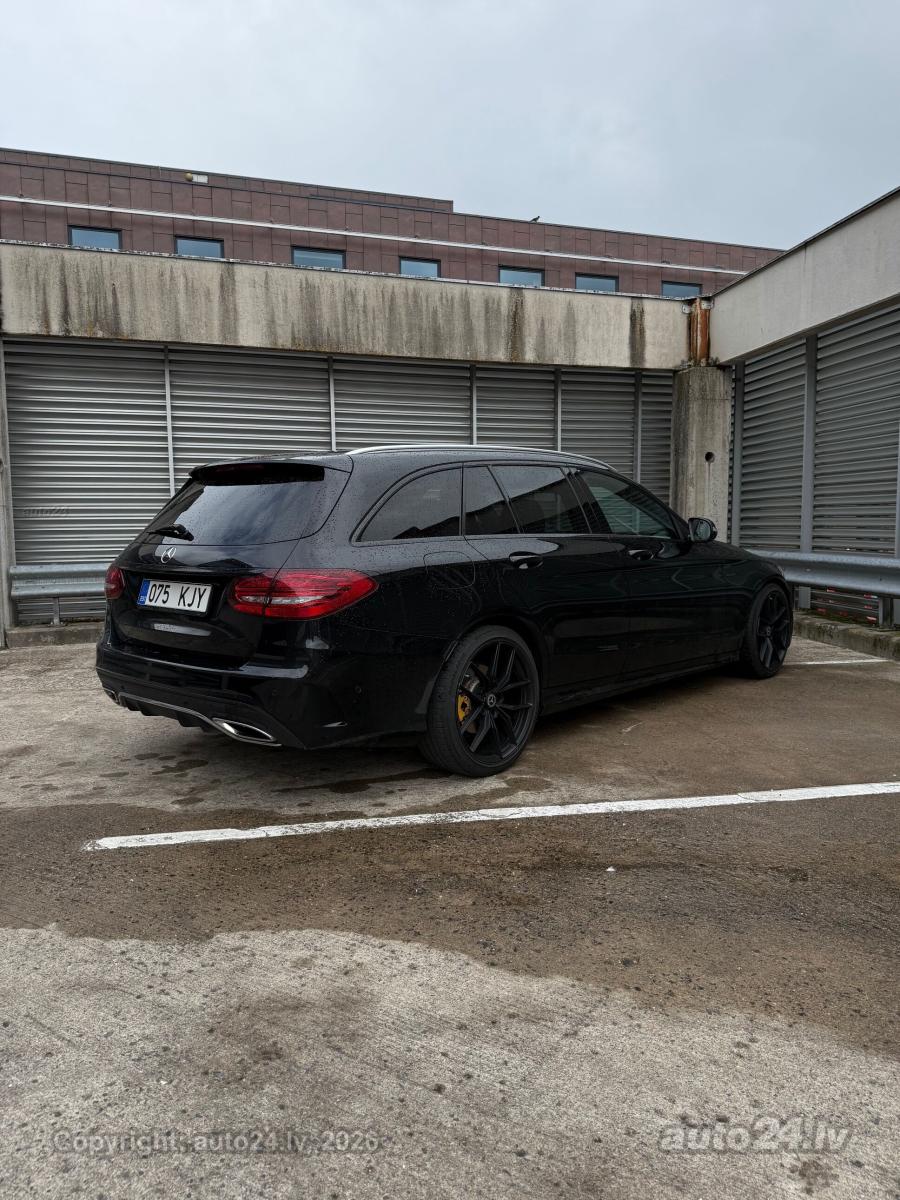Black Mercedes-Benz C-Class 2018 in Tallinn, with an engine capacity of 2.00 L and mileage of 220 thousand km for 19500 €, photo 5 on AUTOMOTO.COM.LV