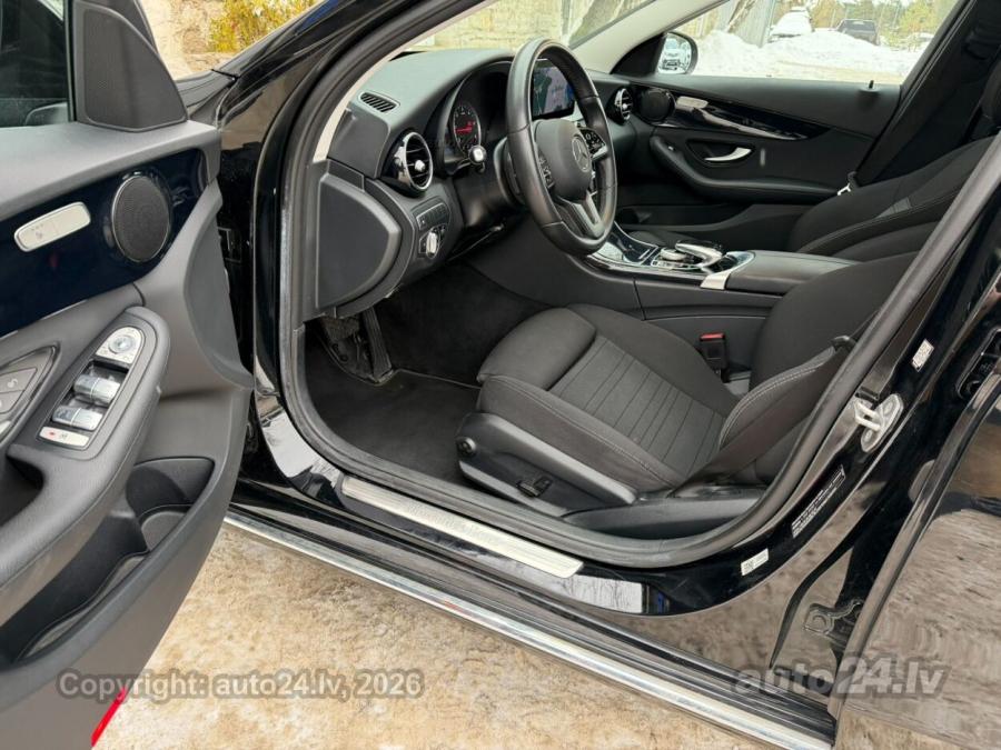 Melns Mercedes-Benz C-Class 2019 Tallina, ar dzinēja tilpumu 2.00 L un nobraukumu 101 tūkst. km par 21990 €, foto 3 vietnē AUTOMOTO.COM.LV