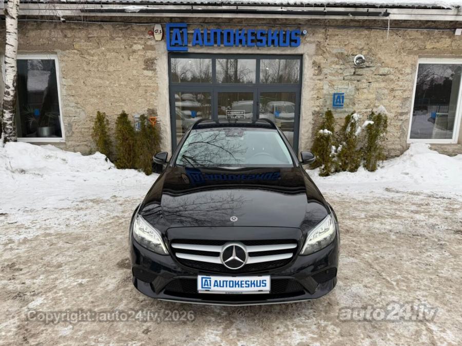 Melns Mercedes-Benz C-Class 2019 Tallina, ar dzinēja tilpumu 2.00 L un nobraukumu 101 tūkst. km par 21990 €, foto 16 vietnē AUTOMOTO.COM.LV