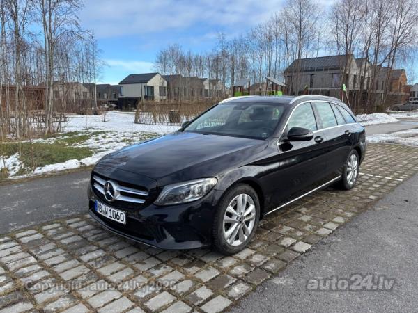 Black Mercedes-Benz C-Class 2019 in Tallinn, with an engine capacity of 8.10 L and mileage of 99 thousand km for 21265 €, photo 3 on AUTOMOTO.COM.LV
