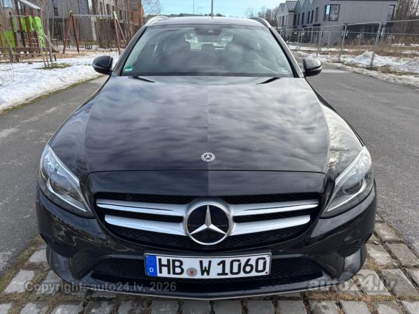 Black Mercedes-Benz C-Class 2019 in Tallinn, with an engine capacity of 8.10 L and mileage of 99 thousand km for 21265 €, photo 4 on AUTOMOTO.COM.LV