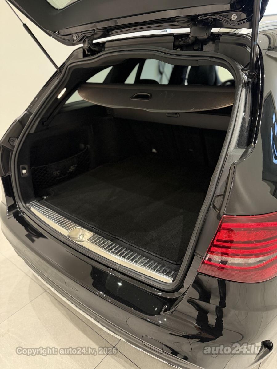 Melns Mercedes-Benz C-Class 2019 Tallina, ar dzinēja tilpumu 0.00 L un nobraukumu 118 tūkst. km par 21900 €, foto 8 vietnē AUTOMOTO.COM.LV