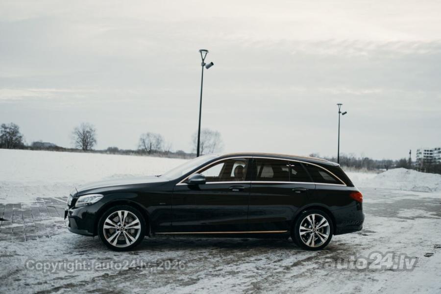 Black Mercedes-Benz C-Class 2020 in Tartu, with an engine capacity of 2.00 L and mileage of 159 thousand km for 22999 €, photo 2 on AUTOMOTO.COM.LV