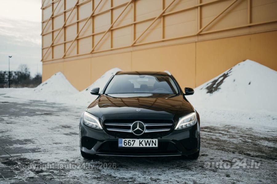 Black Mercedes-Benz C-Class 2020 in Tartu, with an engine capacity of 2.00 L and mileage of 159 thousand km for 22999 €, photo 3 on AUTOMOTO.COM.LV