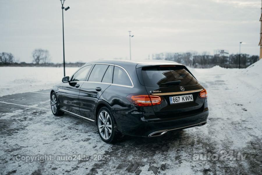 Black Mercedes-Benz C-Class 2020 in Tartu, with an engine capacity of 2.00 L and mileage of 159 thousand km for 22999 €, photo 6 on AUTOMOTO.COM.LV