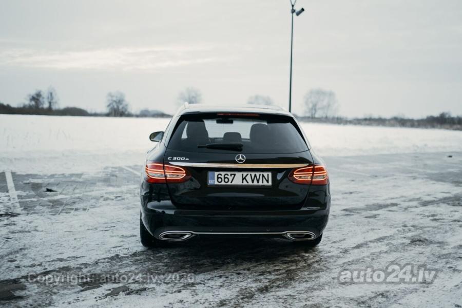 Black Mercedes-Benz C-Class 2020 in Tartu, with an engine capacity of 2.00 L and mileage of 159 thousand km for 22999 €, photo 7 on AUTOMOTO.COM.LV