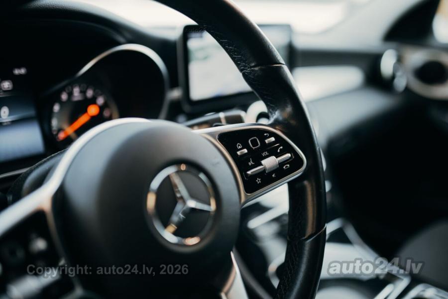 Black Mercedes-Benz C-Class 2020 in Tartu, with an engine capacity of 2.00 L and mileage of 159 thousand km for 22999 €, photo 9 on AUTOMOTO.COM.LV