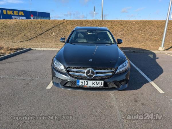 Melns Mercedes-Benz C-Class 2020 Tallina, ar dzinēja tilpumu 2.00 L un nobraukumu 168 tūkst. km par 21500 €, foto  vietnē AUTOMOTO.COM.LV