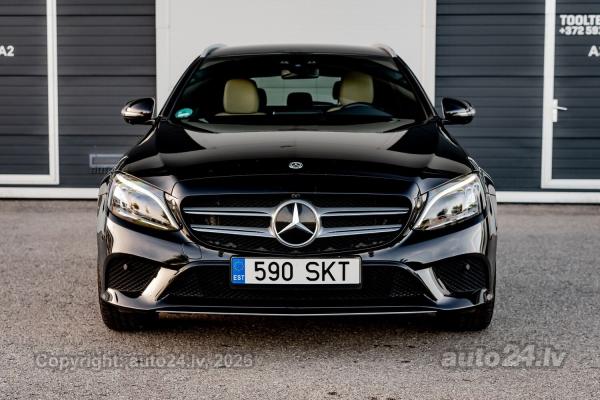 Мерседес Ц-Класс 2020 в Пярну на AUTOMOTO.COM.LV Черный Мерседес Ц-Класс 2020 в Пярну, объемом двигателя 2.00 л и пробегом 132 тыс. км за 21490 €, фото 3 на AUTOMOTO.COM.LV