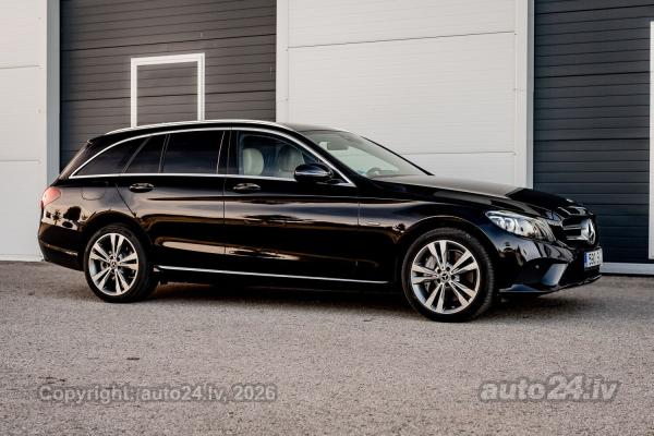 Мерседес Ц-Класс 2020 в Пярну на AUTOMOTO.COM.LV Черный Мерседес Ц-Класс 2020 в Пярну, объемом двигателя 2.00 л и пробегом 132 тыс. км за 21490 €, фото 9 на AUTOMOTO.COM.LV
