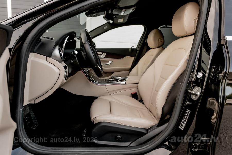 Black Mercedes-Benz C-Class 2020 in Parnu, with an engine capacity of 2.00 L and mileage of 132 thousand km for 21490 €, photo 10 on AUTOMOTO.COM.LV