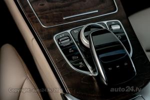 Black Mercedes-Benz C-Class 2020 in Parnu, with an engine capacity of 2.00 L and mileage of 132 thousand km for 21490 €, photo 19 on AUTOMOTO.COM.LV