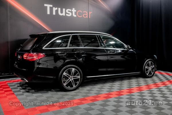 Black Mercedes-Benz C-Class 2021 in Parnu, with an engine capacity of 2.00 L and mileage of 264 thousand km for 17500 €, photo 11 on AUTOMOTO.COM.LV