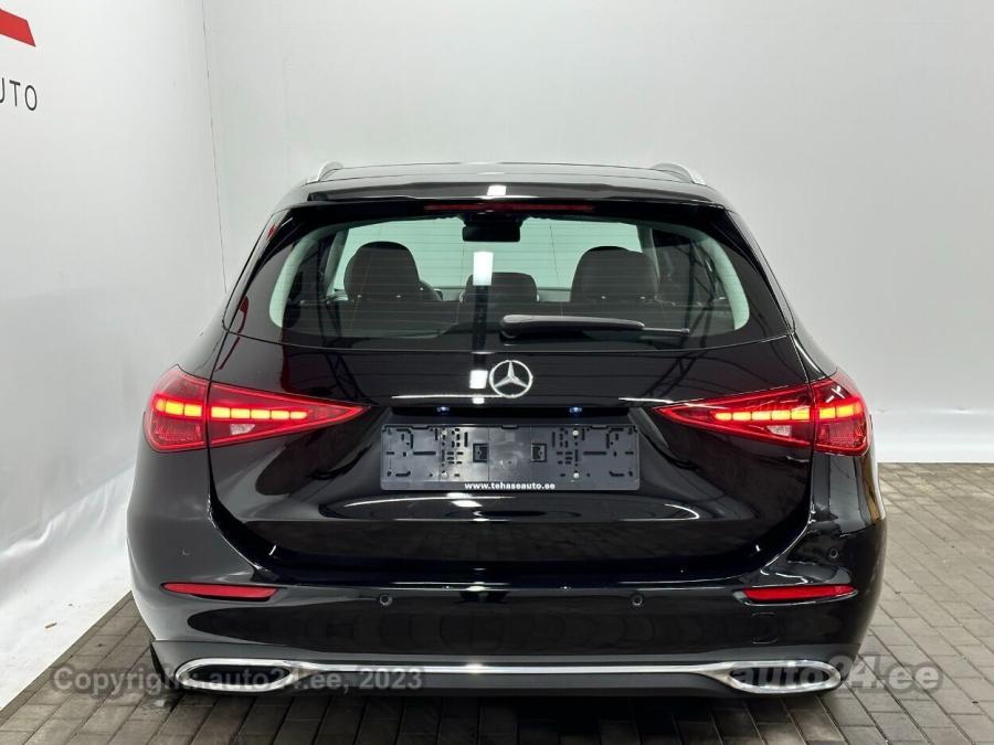 Melns Mercedes-Benz C-Class 2022 Tartu, ar dzinēja tilpumu 2.00 L un nobraukumu 77 tūkst. km par 35800 €, foto 4 vietnē AUTOMOTO.COM.LV