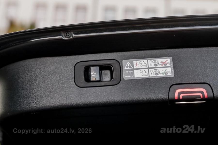 Black Mercedes-Benz C-Class 2022 in Parnu, with an engine capacity of 2.00 L and mileage of 206 thousand km for 22950 €, photo 16 on AUTOMOTO.COM.LV
